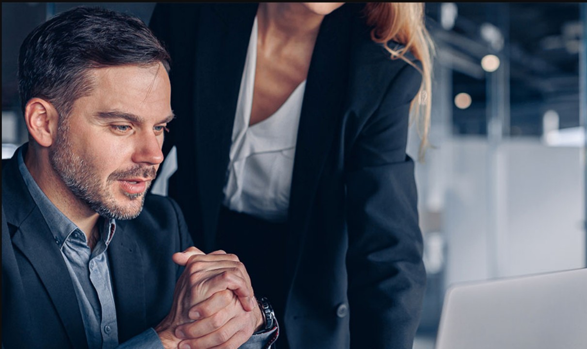 Elevating Your Enterprise: The Power of Collaboration with a Small Business Consultant in Gold ...